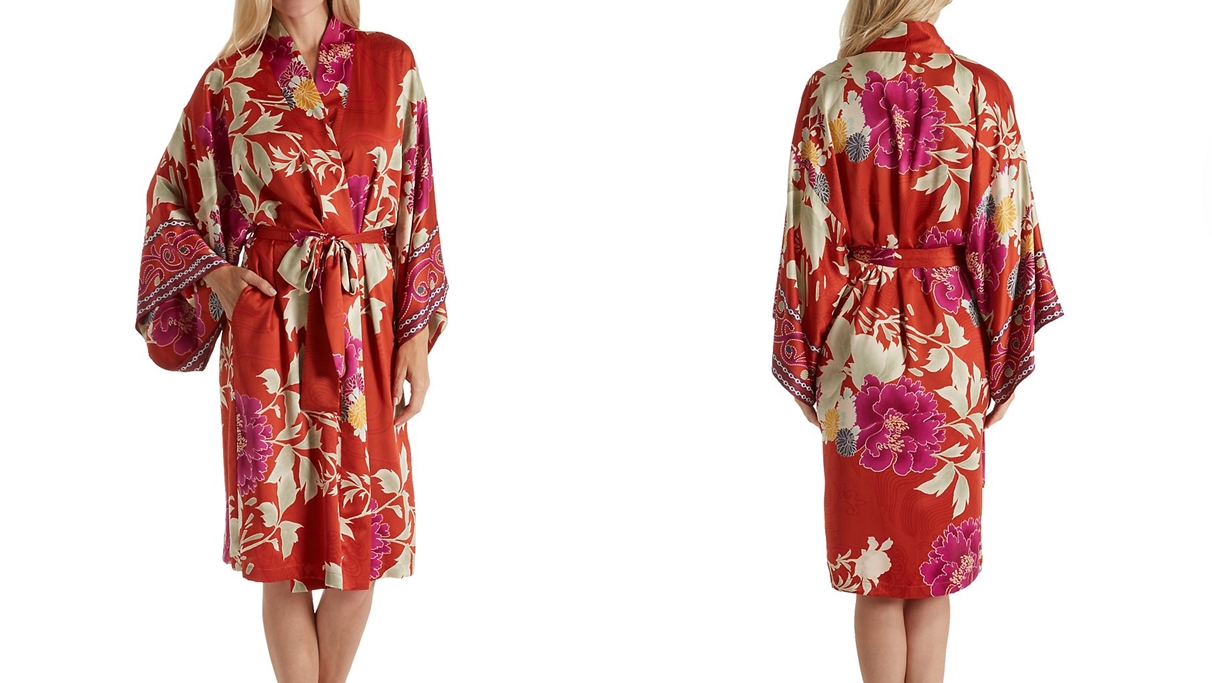 Satin Pyjamas For Curves - How To Get It Right | Love of Lingerie